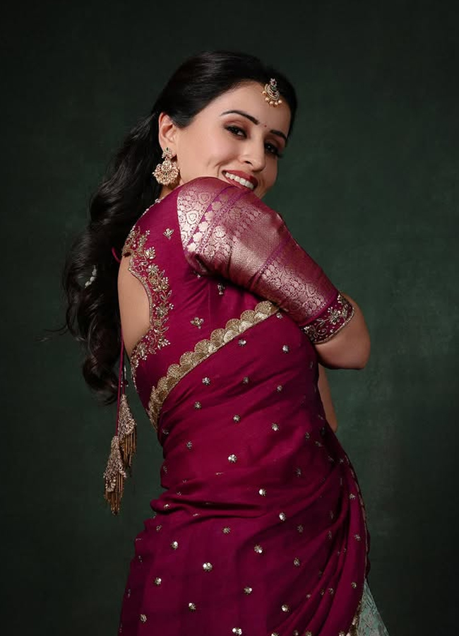 సంబరాల సంక్రాంతి అంటూ అందంగా ముస్తాబైన అన్షు అమ్మడు | The beautiful actress Anshu Sagar ...